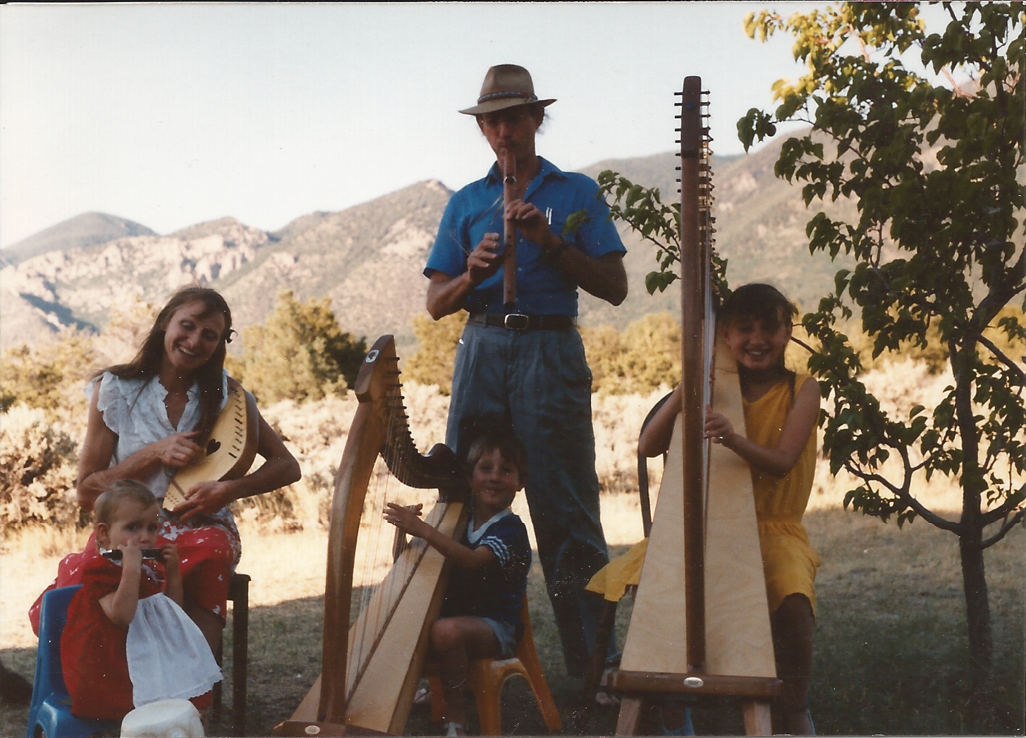 Family Harps of Lorien photo, El Rito, North of Questa | Raphael Weisman